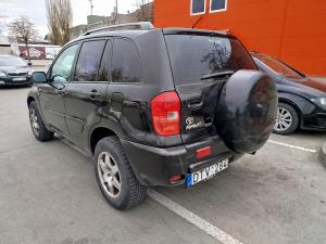 Toyota RAV4 2001 in Panevezys, with an engine capacity of 2.00 L and mileage of 233 thousand km for 1350 €, photo 4 on AUTOMOTO.COM.LV
