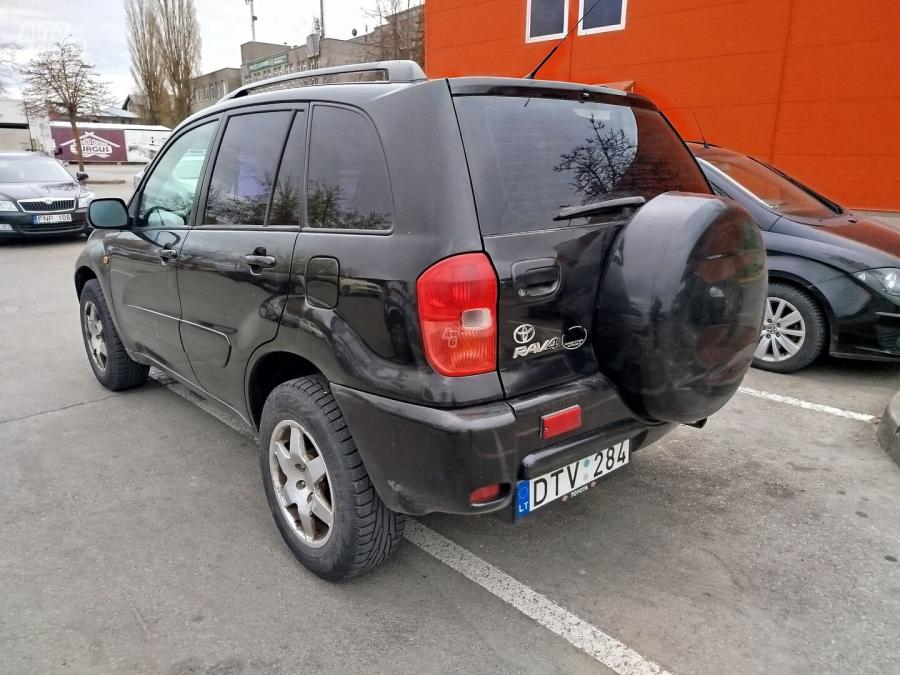 Toyota RAV4 2001 in Panevezys, with an engine capacity of 2.00 L and mileage of 233 thousand km for 1350 €, photo 4 on AUTOMOTO.COM.LV
