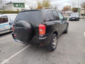 Toyota RAV4 2001 in Panevezys, with an engine capacity of 2.00 L and mileage of 233 thousand km for 1350 €, photo 5 on AUTOMOTO.COM.LV