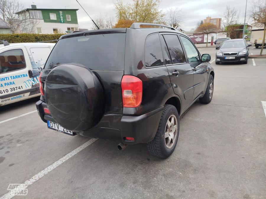 Toyota RAV4 2001 in Panevezys, with an engine capacity of 2.00 L and mileage of 233 thousand km for 1350 €, photo 5 on AUTOMOTO.COM.LV