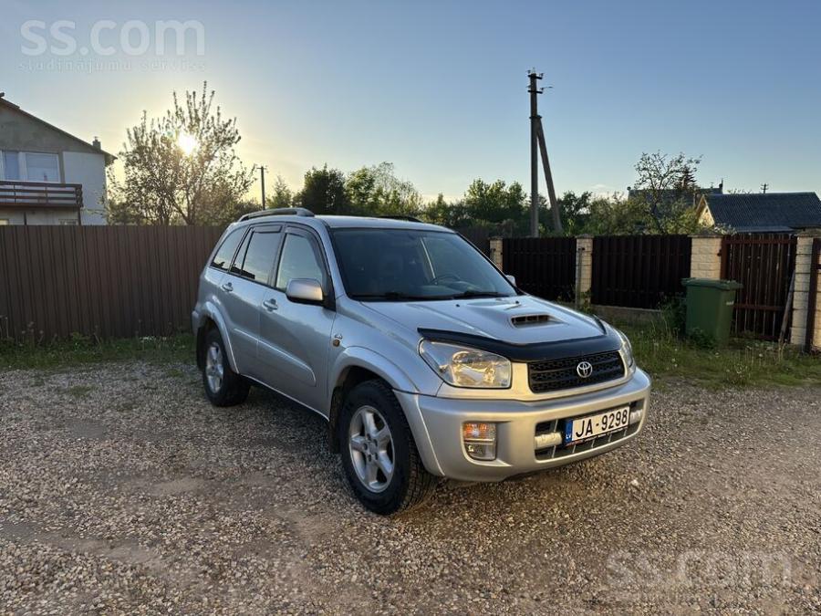 Toyota RAV4 2002 in Rezekne, with an engine capacity of 2.00 L and mileage of 328 thousand km for 2999 €, photo 4 on AUTOMOTO.COM.LV