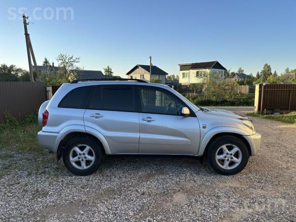 Toyota RAV4 2002 in Rezekne, with an engine capacity of 2.00 L and mileage of 328 thousand km for 2999 €, photo 5 on AUTOMOTO.COM.LV