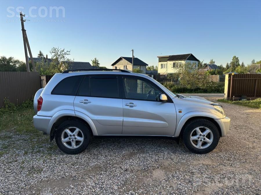 Toyota RAV4 2002 in Rezekne, with an engine capacity of 2.00 L and mileage of 328 thousand km for 2999 €, photo 5 on AUTOMOTO.COM.LV