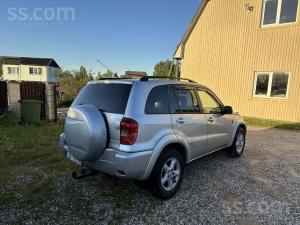 Toyota RAV4 2002 in Rezekne, with an engine capacity of 2.00 L and mileage of 328 thousand km for 2999 €, photo 6 on AUTOMOTO.COM.LV
