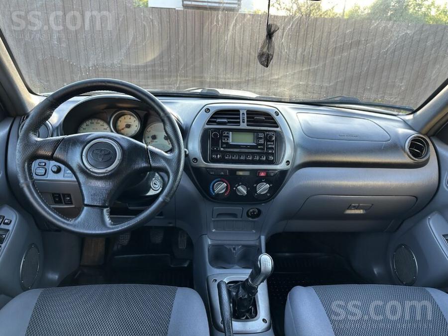 Toyota RAV4 2002 in Rezekne, with an engine capacity of 2.00 L and mileage of 328 thousand km for 2999 €, photo 7 on AUTOMOTO.COM.LV