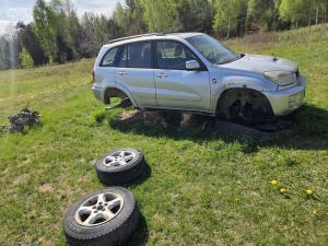 Toyota RAV4 2002 Vievis, ar dzinēja tilpumu 2.00 L un nobraukumu 340 tūkst. km par 999 €, foto 8 vietnē AUTOMOTO.COM.LV