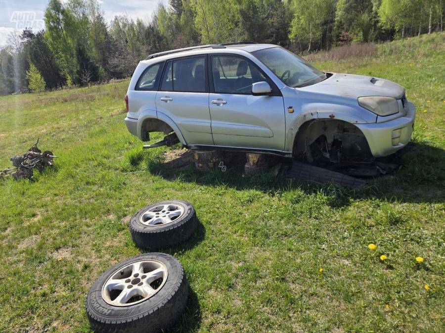 Toyota RAV4 2002 Vievis, ar dzinēja tilpumu 2.00 L un nobraukumu 340 tūkst. km par 999 €, foto 8 vietnē AUTOMOTO.COM.LV