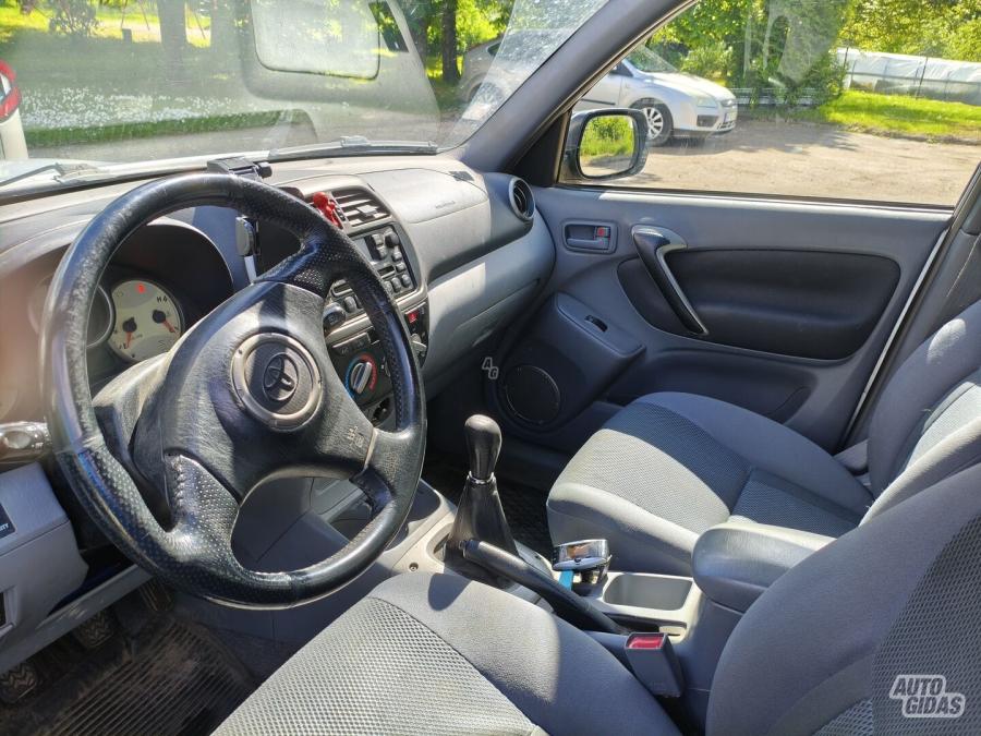 Toyota RAV4 2002 in Vilnius, with an engine capacity of 2.00 L and mileage of 269 thousand km for 2500 €, photo 6 on AUTOMOTO.COM.LV