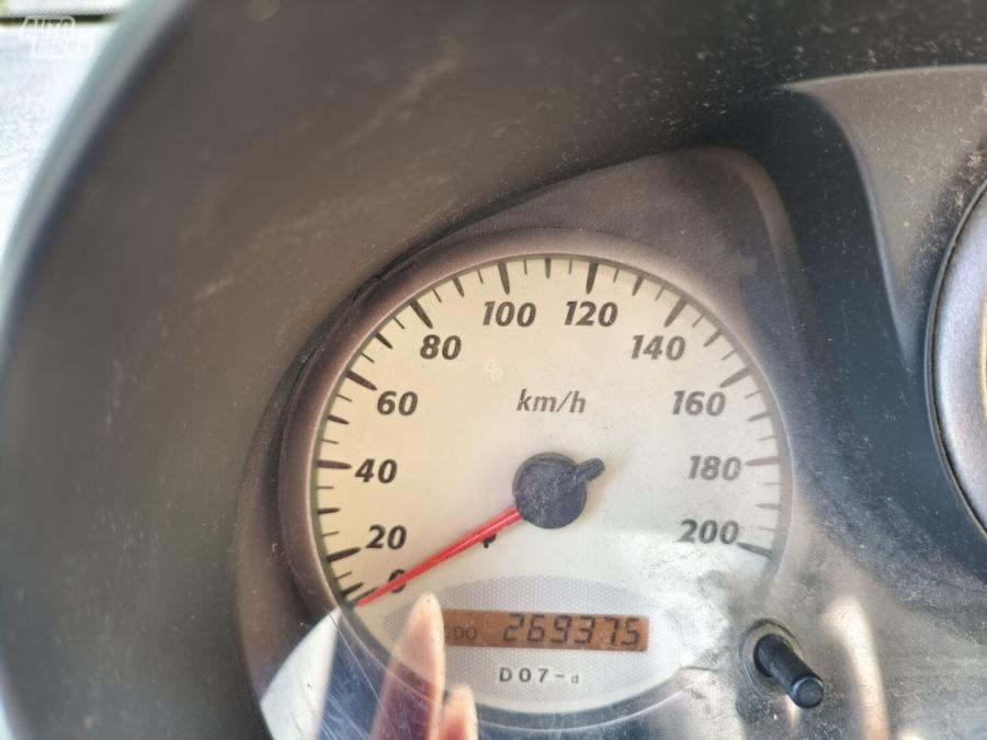Toyota RAV4 2002 in Vilnius, with an engine capacity of 2.00 L and mileage of 269 thousand km for 2500 €, photo 7 on AUTOMOTO.COM.LV