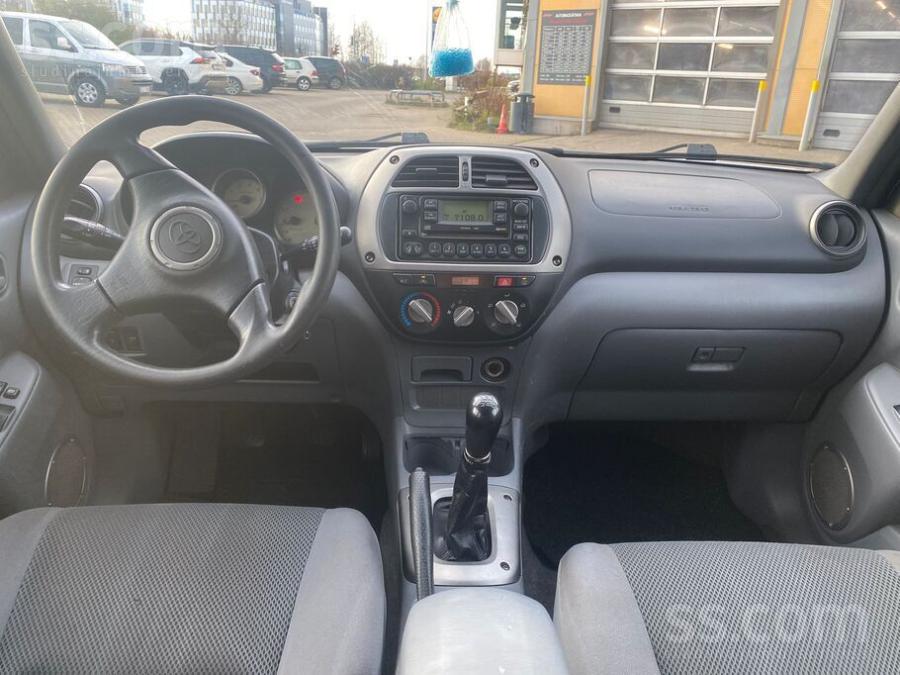 Toyota RAV4 2002 in Riga, with an engine capacity of 1.90 L and mileage of 286 thousand km for 2300 €, photo 5 on AUTOMOTO.COM.LV