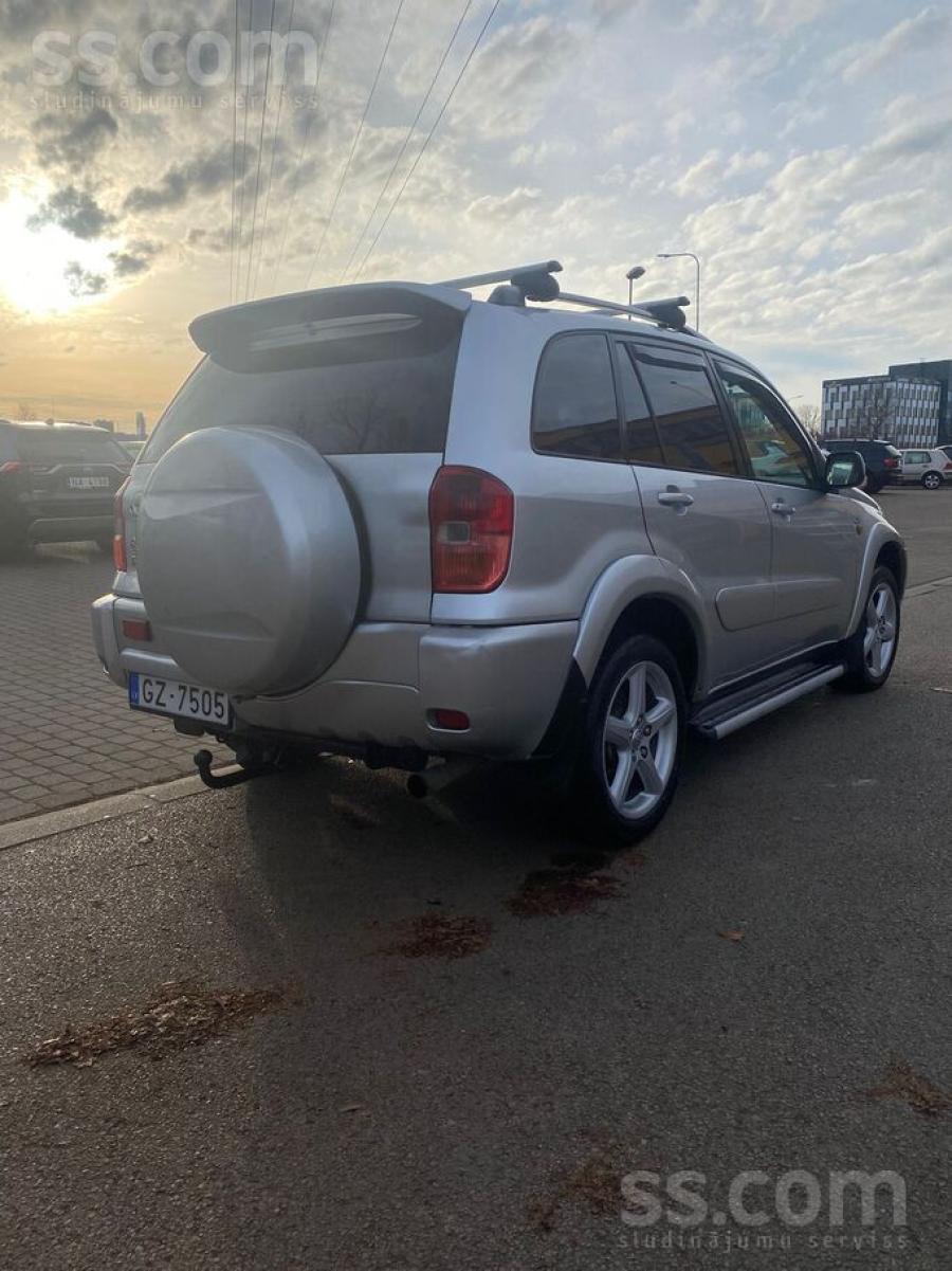 Toyota RAV4 2002 in Riga, with an engine capacity of 1.90 L and mileage of 286 thousand km for 2300 €, photo 7 on AUTOMOTO.COM.LV
