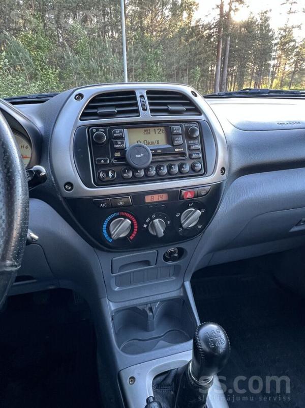 Toyota RAV4 2002 in Riga, with an engine capacity of 2.00 L and mileage of 360 thousand km for 1950 €, photo 8 on AUTOMOTO.COM.LV
