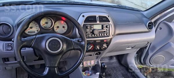 Toyota RAV4 2002 in Daugavpils, with an engine capacity of 2.00 L and mileage of 369 thousand km for 2450 €, photo 8 on AUTOMOTO.COM.LV