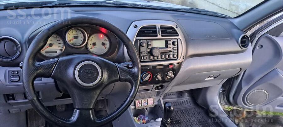 Toyota RAV4 2002 in Daugavpils, with an engine capacity of 2.00 L and mileage of 369 thousand km for 2450 €, photo 9 on AUTOMOTO.COM.LV