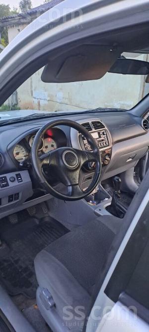 Toyota RAV4 2002 in Daugavpils, with an engine capacity of 2.00 L and mileage of 369 thousand km for 2450 €, photo 10 on AUTOMOTO.COM.LV