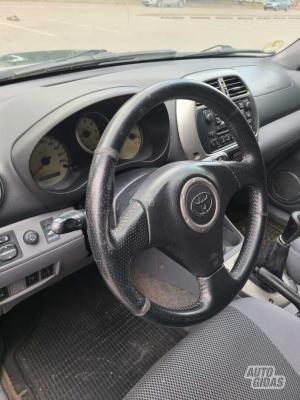 Toyota RAV4 2002 in Marijampole, with an engine capacity of 2.00 L and mileage of 245 thousand km for 1889 €, photo 9 on AUTOMOTO.COM.LV