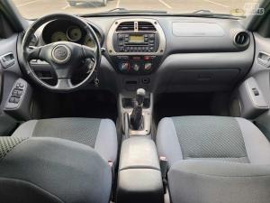 Toyota RAV4 2002 in Marijampole, with an engine capacity of 2.00 L and mileage of 245 thousand km for 1889 €, photo 10 on AUTOMOTO.COM.LV
