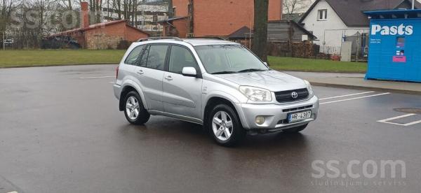 Toyota RAV4 2003 Rīga, ar dzinēja tilpumu 2.00 L un nobraukumu 265 tūkst. km par 3000 €, foto 1 vietnē AUTOMOTO.COM.LV