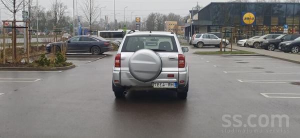 Toyota RAV4 2003 Rīga, ar dzinēja tilpumu 2.00 L un nobraukumu 265 tūkst. km par 3000 €, foto 4 vietnē AUTOMOTO.COM.LV