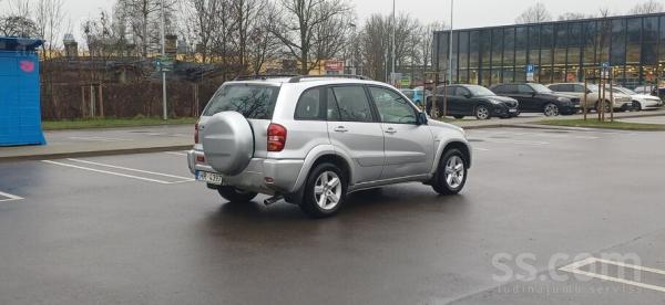 Toyota RAV4 2003 Rīga, ar dzinēja tilpumu 2.00 L un nobraukumu 265 tūkst. km par 3000 €, foto 6 vietnē AUTOMOTO.COM.LV
