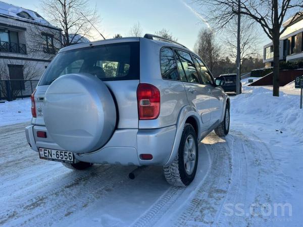 Toyota RAV4 2003 Rīga, ar dzinēja tilpumu 2.00 L un nobraukumu 132 tūkst. km par 3900 €, foto 2 vietnē AUTOMOTO.COM.LV