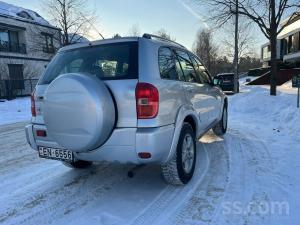 Toyota RAV4 2003 Rīga, ar dzinēja tilpumu 2.00 L un nobraukumu 132 tūkst. km par 3900 €, foto 2 vietnē AUTOMOTO.COM.LV