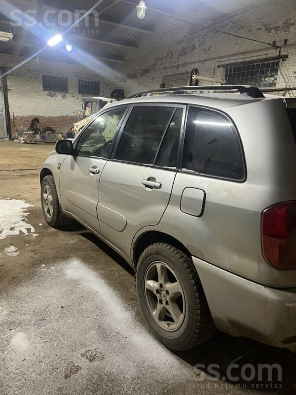 Toyota RAV4 2003 Krāslava, ar dzinēja tilpumu 2.00 L un nobraukumu 310 tūkst. km par 1560 €, foto 3 vietnē AUTOMOTO.COM.LV