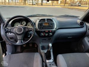 Toyota RAV4 2003 in Kaunas, with an engine capacity of 2.00 L and mileage of 280 thousand km for 2050 €, photo 6 on AUTOMOTO.COM.LV