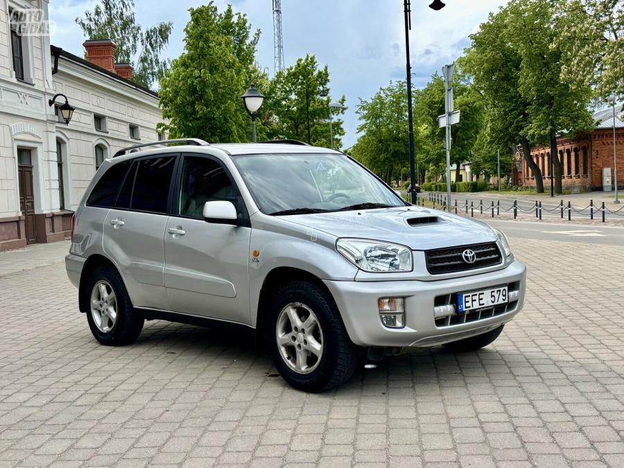 Toyota RAV4 2003 in Mazeikiai, with an engine capacity of 2.00 L and mileage of 205 thousand km for 1900 €, photo 3 on AUTOMOTO.COM.LV