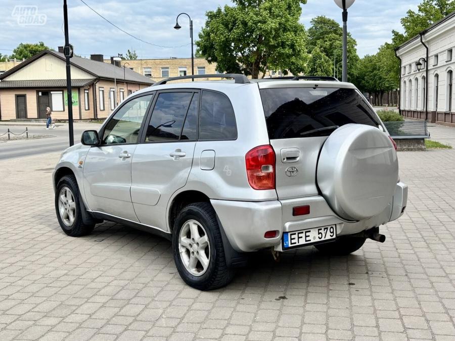 Toyota RAV4 2003 in Mazeikiai, with an engine capacity of 2.00 L and mileage of 205 thousand km for 1900 €, photo 5 on AUTOMOTO.COM.LV