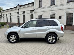 Toyota RAV4 2003 in Mazeikiai, with an engine capacity of 2.00 L and mileage of 205 thousand km for 1900 €, photo 6 on AUTOMOTO.COM.LV
