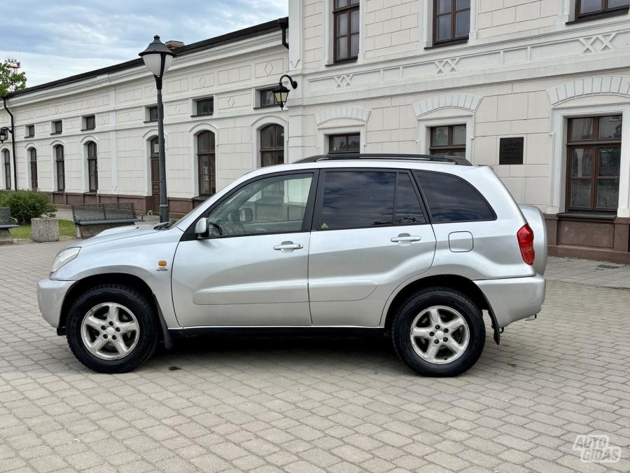 Toyota RAV4 2003 in Mazeikiai, with an engine capacity of 2.00 L and mileage of 205 thousand km for 1900 €, photo 6 on AUTOMOTO.COM.LV