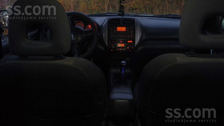Toyota RAV4 2003 Daugavpils, ar dzinēja tilpumu 2.00 L un nobraukumu 259 tūkst. km par 2500 €, foto 3 vietnē AUTOMOTO.COM.LV