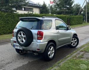 Toyota RAV4 2003 in Vilnius, with an engine capacity of 2.00 L and mileage of 350 thousand km for 2150 €, photo 3 on AUTOMOTO.COM.LV