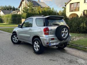 Toyota RAV4 2003 in Vilnius, with an engine capacity of 2.00 L and mileage of 350 thousand km for 2150 €, photo 4 on AUTOMOTO.COM.LV