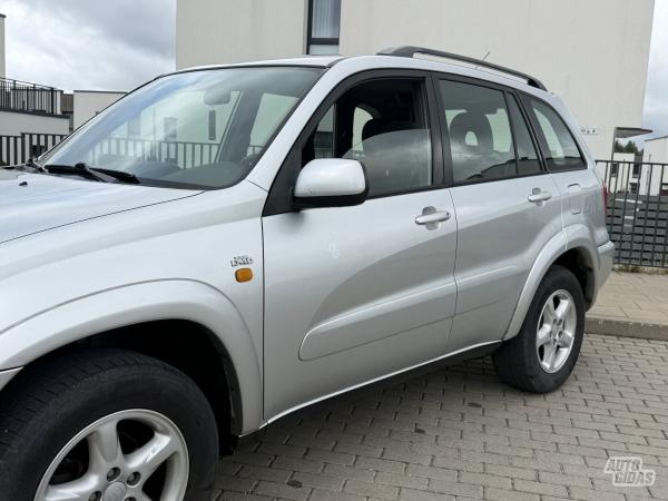 Toyota RAV4 2003 in Vilnius, with an engine capacity of 2.00 L and mileage of 275 thousand km for 2600 €, photo 7 on AUTOMOTO.COM.LV