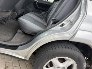 Toyota RAV4 2003 Viļņa, ar dzinēja tilpumu 2.00 L un nobraukumu 275 tūkst. km par 2600 €, foto 15 vietnē AUTOMOTO.COM.LV