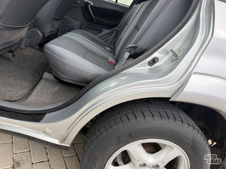 Toyota RAV4 2003 Viļņa, ar dzinēja tilpumu 2.00 L un nobraukumu 275 tūkst. km par 2600 €, foto 15 vietnē AUTOMOTO.COM.LV