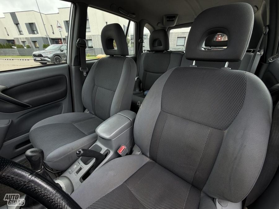 Toyota RAV4 2003 Viļņa, ar dzinēja tilpumu 2.00 L un nobraukumu 275 tūkst. km par 2600 €, foto 21 vietnē AUTOMOTO.COM.LV
