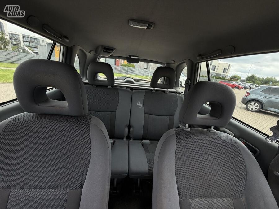 Toyota RAV4 2003 Viļņa, ar dzinēja tilpumu 2.00 L un nobraukumu 275 tūkst. km par 2600 €, foto 22 vietnē AUTOMOTO.COM.LV