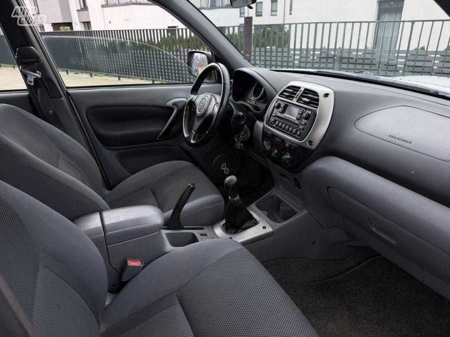 Toyota RAV4 2003 Viļņa, ar dzinēja tilpumu 2.00 L un nobraukumu 275 tūkst. km par 2600 €, foto 23 vietnē AUTOMOTO.COM.LV