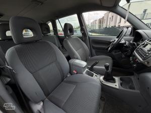 Toyota RAV4 2003 Viļņa, ar dzinēja tilpumu 2.00 L un nobraukumu 275 tūkst. km par 2600 €, foto 24 vietnē AUTOMOTO.COM.LV