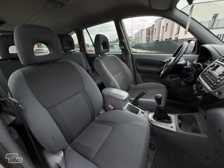 Toyota RAV4 2003 Viļņa, ar dzinēja tilpumu 2.00 L un nobraukumu 275 tūkst. km par 2600 €, foto 24 vietnē AUTOMOTO.COM.LV