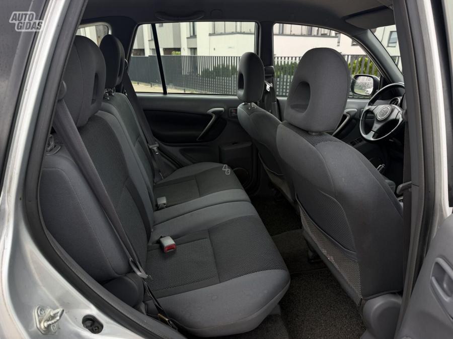 Toyota RAV4 2003 Viļņa, ar dzinēja tilpumu 2.00 L un nobraukumu 275 tūkst. km par 2600 €, foto 25 vietnē AUTOMOTO.COM.LV