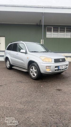 Toyota RAV4 2003 Viļņa, ar dzinēja tilpumu 2.00 L un nobraukumu 250 tūkst. km par 2550 €, foto  vietnē AUTOMOTO.COM.LV