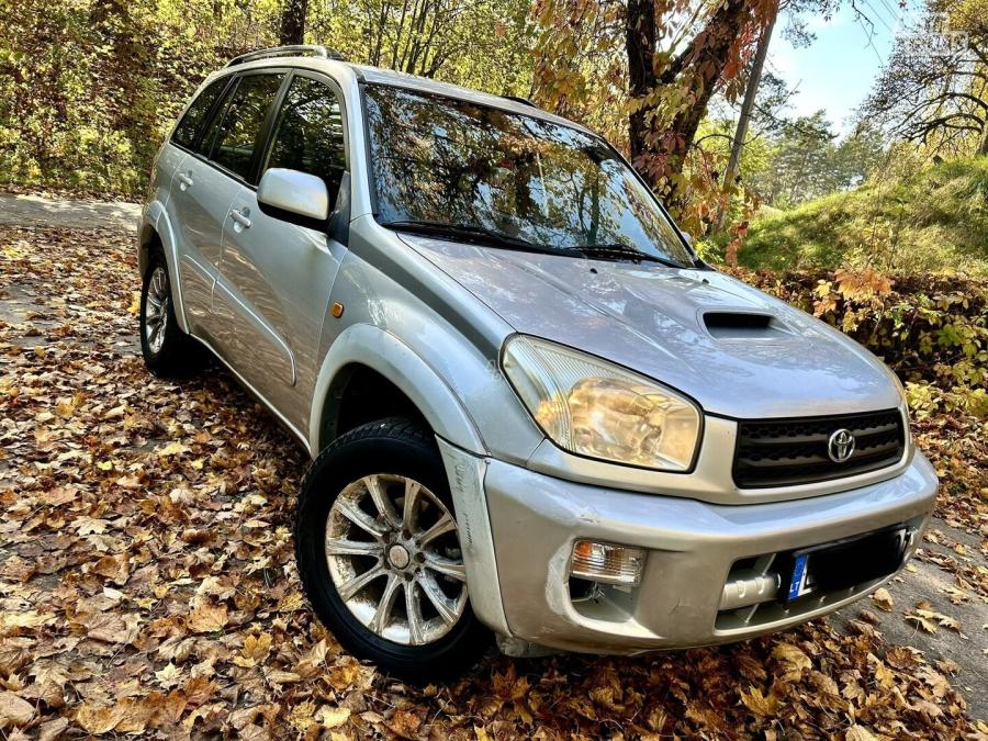 Toyota RAV4 2003 in Vilnius, with an engine capacity of 2.00 L and mileage of 216 thousand km for 1499 €, photo 4 on AUTOMOTO.COM.LV