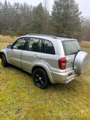 Toyota RAV4 2004 in Liepaja, with an engine capacity of 2.00 L and mileage of 293 thousand km for 2500 €, photo 2 on AUTOMOTO.COM.LV