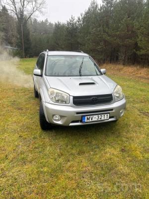Toyota RAV4 2004 in Liepaja, with an engine capacity of 2.00 L and mileage of 293 thousand km for 2500 €, photo 3 on AUTOMOTO.COM.LV