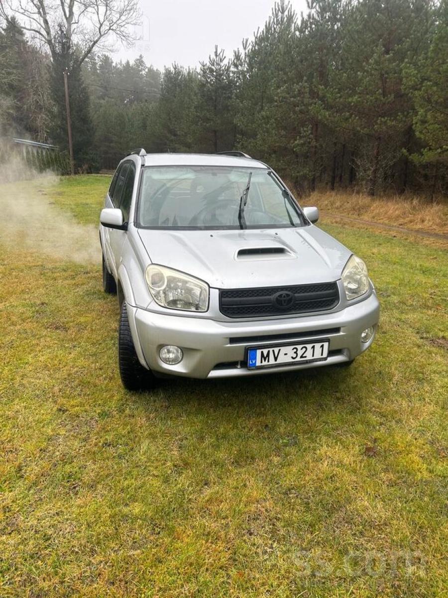 Toyota RAV4 2004 in Liepaja, with an engine capacity of 2.00 L and mileage of 293 thousand km for 2500 €, photo 3 on AUTOMOTO.COM.LV