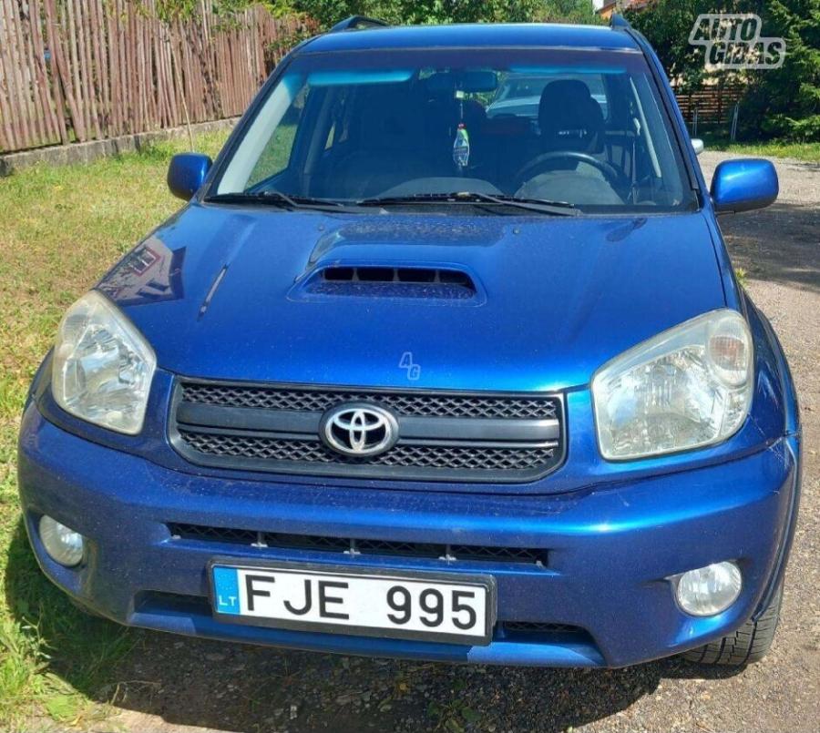Toyota RAV4 2004 Viļņa, ar dzinēja tilpumu 2.00 L un nobraukumu 324 tūkst. km par 3700 €, foto 1 vietnē AUTOMOTO.COM.LV